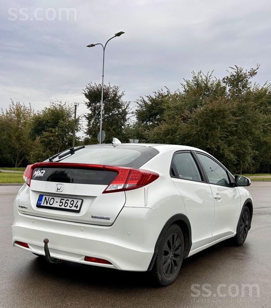 Balts Honda Civic 2013 Rīga, ar dzinēja tilpumu 1.60 L un nobraukumu 0 tūkst. km par 4200 €, foto 3 vietnē AUTOMOTO.COM.LV