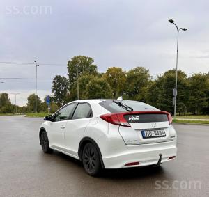 Balts Honda Civic 2013 Rīga, ar dzinēja tilpumu 1.60 L un nobraukumu 0 tūkst. km par 4200 €, foto 4 vietnē AUTOMOTO.COM.LV