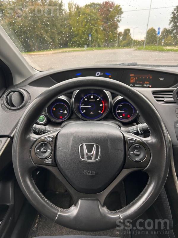 Honda Civic 2013 in Riga on AUTOMOTO.COM.LV White Honda Civic 2013 in Riga, with an engine capacity of 1.60 L and mileage of 0 thousand km for 4200 €, photo 6 on AUTOMOTO.COM.LV