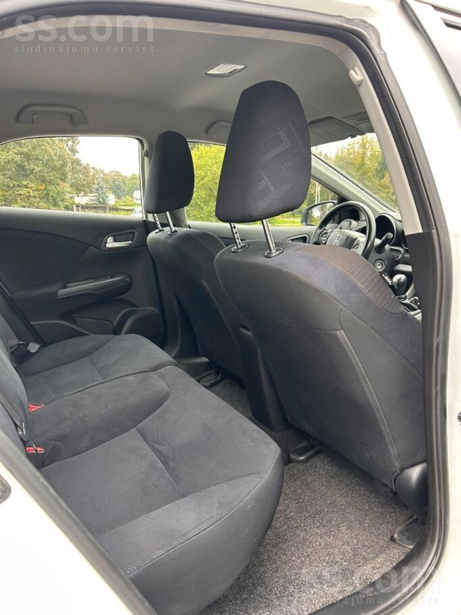 Balts Honda Civic 2013 Rīga, ar dzinēja tilpumu 1.60 L un nobraukumu 0 tūkst. km par 4200 €, foto 9 vietnē AUTOMOTO.COM.LV