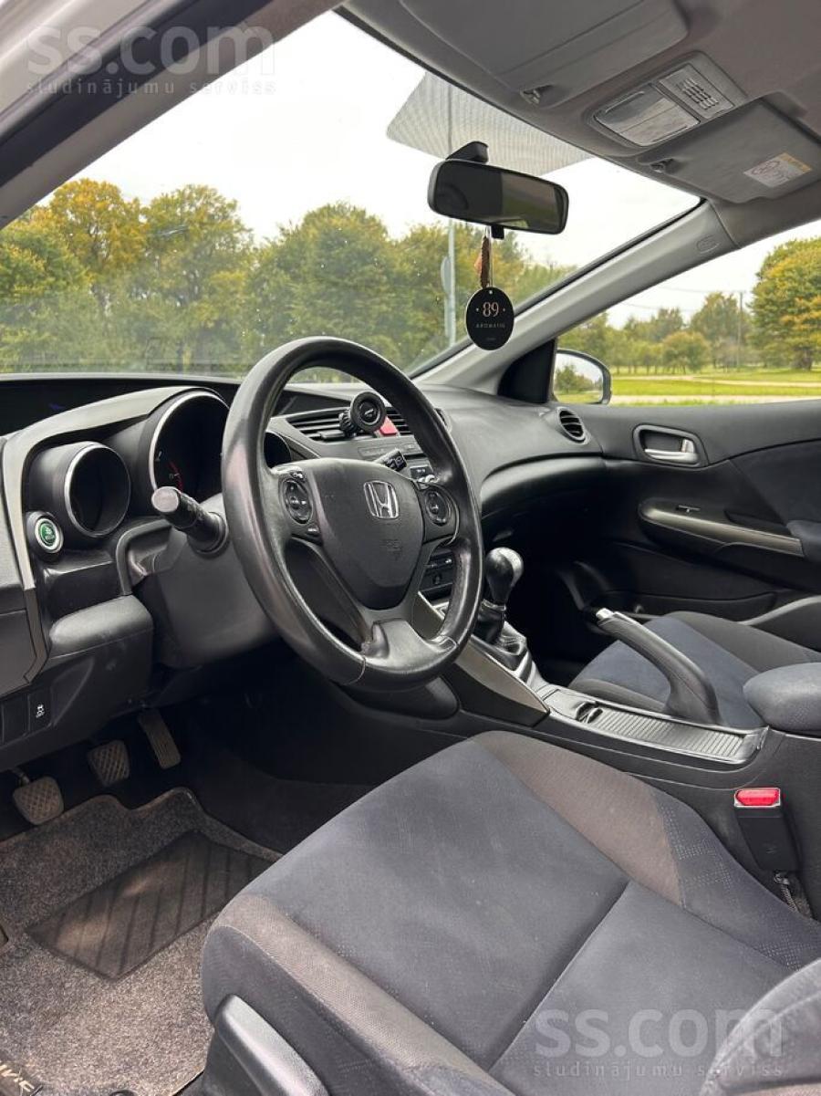 Balts Honda Civic 2013 Rīga, ar dzinēja tilpumu 1.60 L un nobraukumu 0 tūkst. km par 4200 €, foto 10 vietnē AUTOMOTO.COM.LV