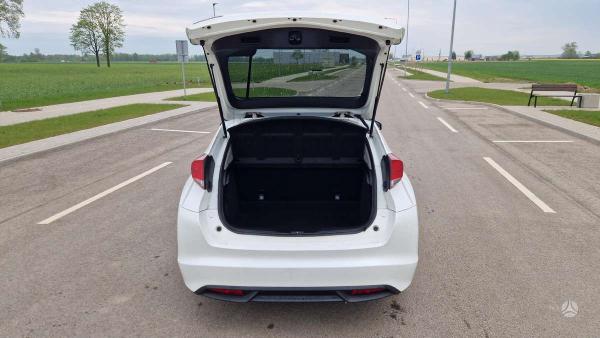 White Honda Civic 2014 in Marijampole, with an engine capacity of 1.60 L and mileage of 254 thousand km for 5850 €, photo 11 on AUTOMOTO.COM.LV
