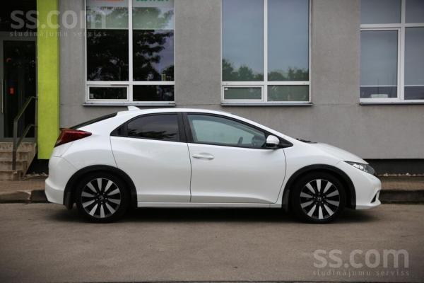 Balts Honda Civic 2014 Rīga, ar dzinēja tilpumu 1.60 L un nobraukumu 256 tūkst. km par 6995 €, foto 3 vietnē AUTOMOTO.COM.LV