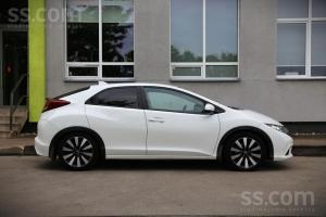 White Honda Civic 2014 in Riga, with an engine capacity of 1.60 L and mileage of 256 thousand km for 6995 €, photo 4 on AUTOMOTO.COM.LV