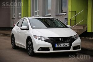White Honda Civic 2014 in Riga, with an engine capacity of 1.60 L and mileage of 256 thousand km for 6995 €, photo 5 on AUTOMOTO.COM.LV