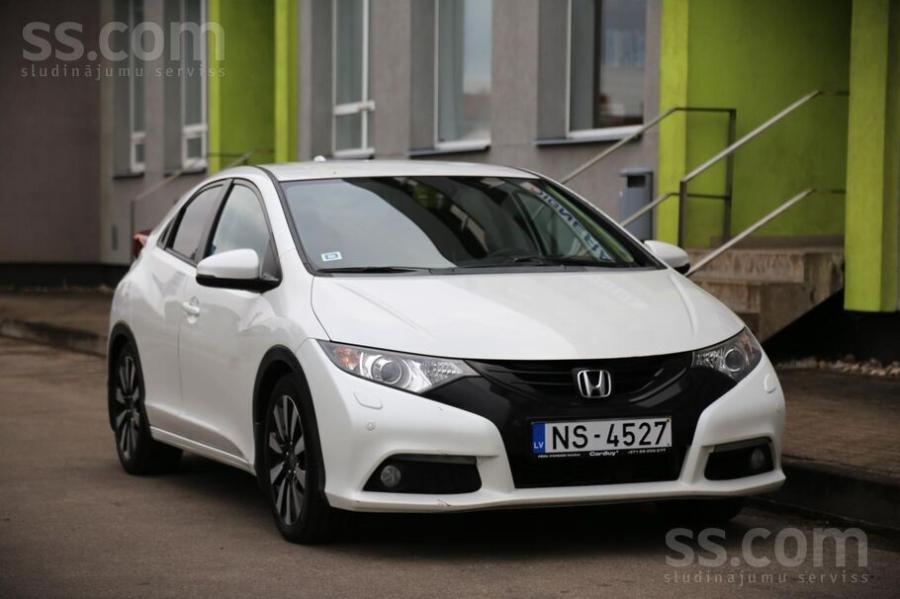 White Honda Civic 2014 in Riga, with an engine capacity of 1.60 L and mileage of 256 thousand km for 6995 €, photo 5 on AUTOMOTO.COM.LV