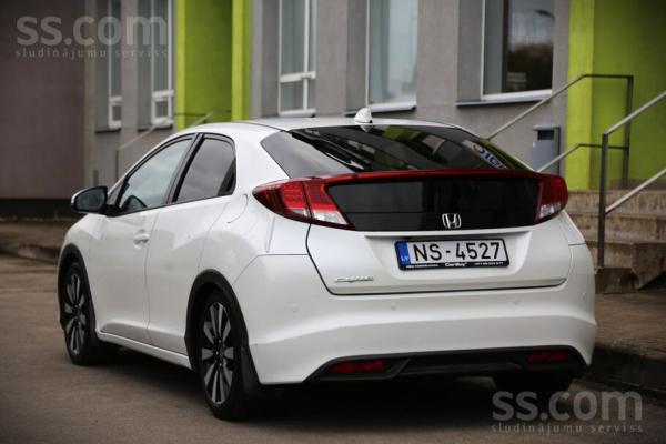 Balts Honda Civic 2014 Rīga, ar dzinēja tilpumu 1.60 L un nobraukumu 256 tūkst. km par 6995 €, foto 5 vietnē AUTOMOTO.COM.LV
