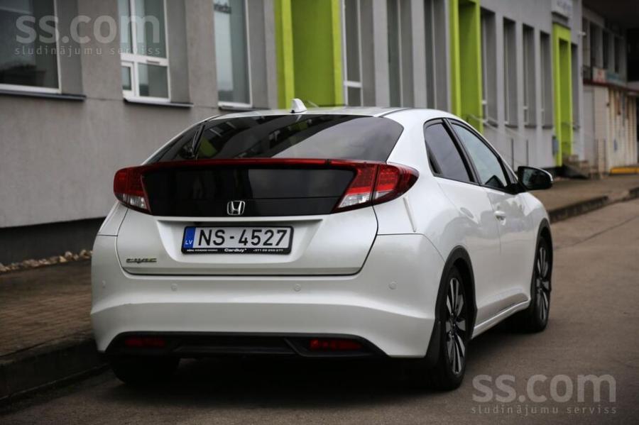 White Honda Civic 2014 in Riga, with an engine capacity of 1.60 L and mileage of 256 thousand km for 6995 €, photo 7 on AUTOMOTO.COM.LV