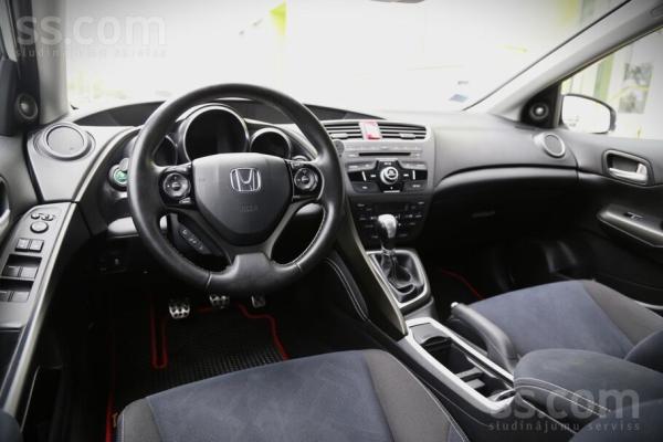 Balts Honda Civic 2014 Rīga, ar dzinēja tilpumu 1.60 L un nobraukumu 256 tūkst. km par 6995 €, foto 7 vietnē AUTOMOTO.COM.LV
