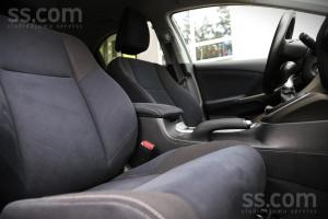 White Honda Civic 2014 in Riga, with an engine capacity of 1.60 L and mileage of 256 thousand km for 6995 €, photo 13 on AUTOMOTO.COM.LV