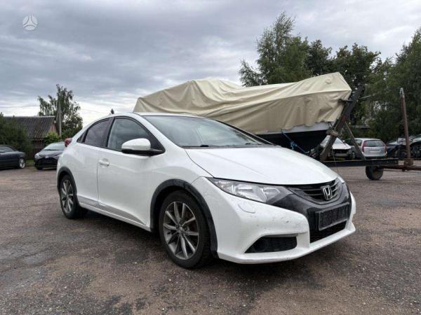 White Honda Civic 2014 in Radviliskis, with an engine capacity of 1.80 L and mileage of 248 thousand km for 4750 €, photo 2 on AUTOMOTO.COM.LV