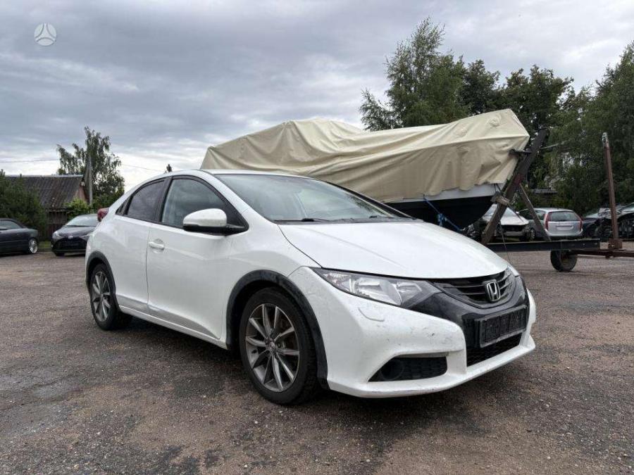 Balts Honda Civic 2014 Radviliškis, ar dzinēja tilpumu 1.80 L un nobraukumu 248 tūkst. km par 4750 €, foto 3 vietnē AUTOMOTO.COM.LV