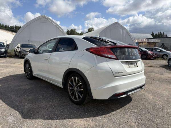 White Honda Civic 2014 in Radviliskis, with an engine capacity of 1.80 L and mileage of 248 thousand km for 4750 €, photo 3 on AUTOMOTO.COM.LV
