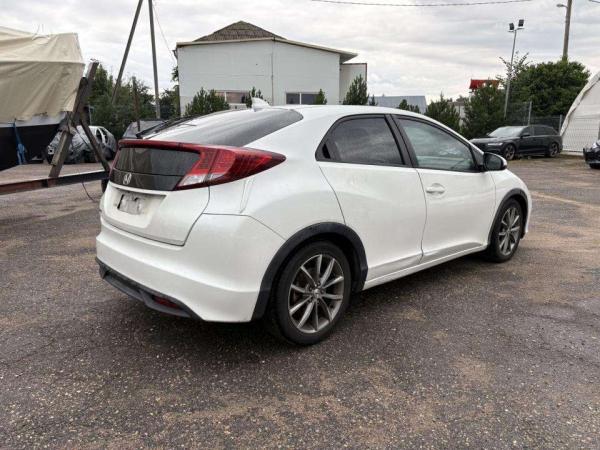 White Honda Civic 2014 in Radviliskis, with an engine capacity of 1.80 L and mileage of 248 thousand km for 4750 €, photo 4 on AUTOMOTO.COM.LV