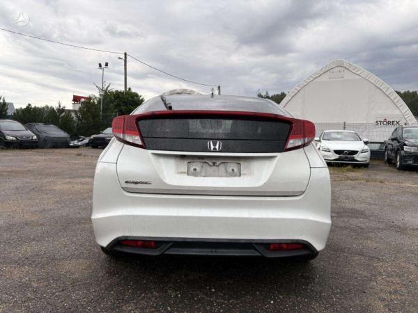 White Honda Civic 2014 in Radviliskis, with an engine capacity of 1.80 L and mileage of 248 thousand km for 4750 €, photo 6 on AUTOMOTO.COM.LV