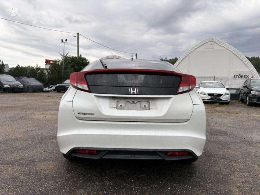 Balts Honda Civic 2014 Radviliškis, ar dzinēja tilpumu 1.80 L un nobraukumu 248 tūkst. km par 4750 €, foto 7 vietnē AUTOMOTO.COM.LV