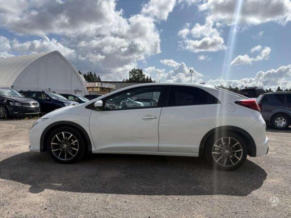 White Honda Civic 2014 in Radviliskis, with an engine capacity of 1.80 L and mileage of 248 thousand km for 4750 €, photo 7 on AUTOMOTO.COM.LV