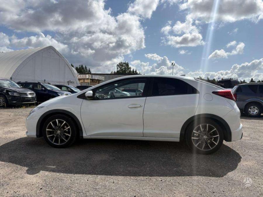 Balts Honda Civic 2014 Radviliškis, ar dzinēja tilpumu 1.80 L un nobraukumu 248 tūkst. km par 4750 €, foto 8 vietnē AUTOMOTO.COM.LV