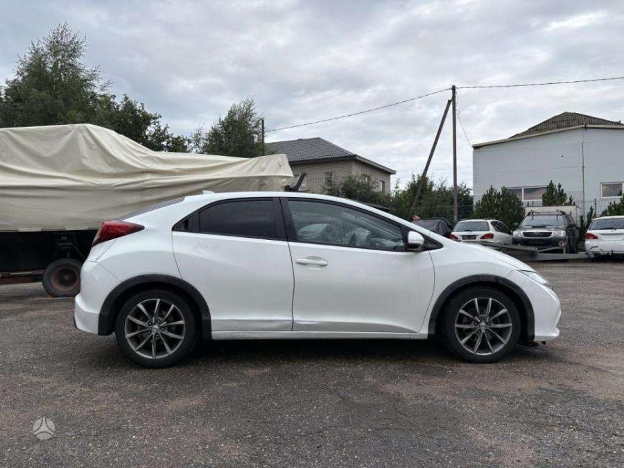 Balts Honda Civic 2014 Radviliškis, ar dzinēja tilpumu 1.80 L un nobraukumu 248 tūkst. km par 4750 €, foto 9 vietnē AUTOMOTO.COM.LV
