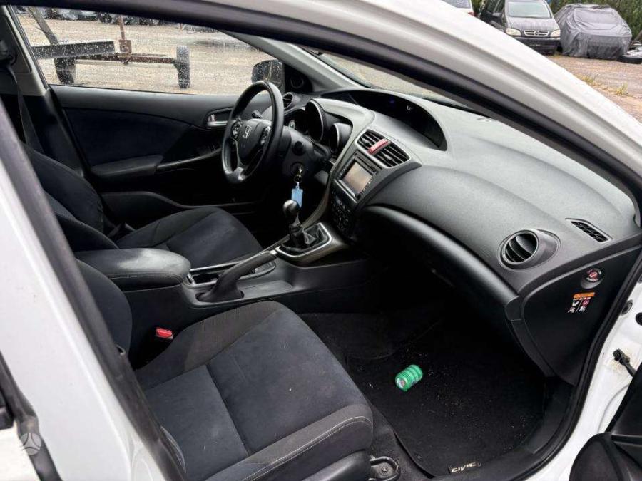 Balts Honda Civic 2014 Radviliškis, ar dzinēja tilpumu 1.80 L un nobraukumu 248 tūkst. km par 4750 €, foto 10 vietnē AUTOMOTO.COM.LV