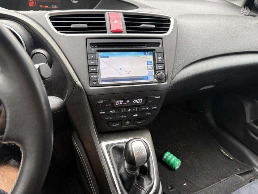 Balts Honda Civic 2014 Radviliškis, ar dzinēja tilpumu 1.80 L un nobraukumu 248 tūkst. km par 4750 €, foto 14 vietnē AUTOMOTO.COM.LV