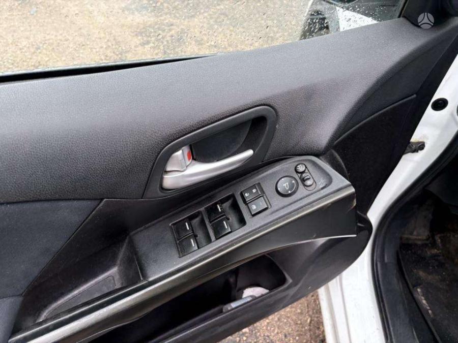 Balts Honda Civic 2014 Radviliškis, ar dzinēja tilpumu 1.80 L un nobraukumu 248 tūkst. km par 4750 €, foto 16 vietnē AUTOMOTO.COM.LV