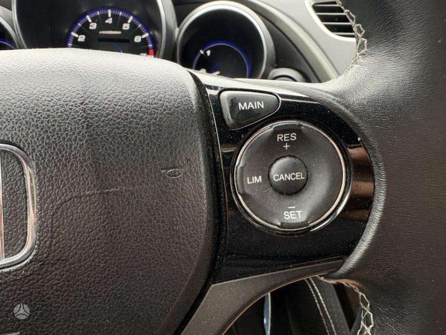 Balts Honda Civic 2014 Radviliškis, ar dzinēja tilpumu 1.80 L un nobraukumu 248 tūkst. km par 4750 €, foto 19 vietnē AUTOMOTO.COM.LV