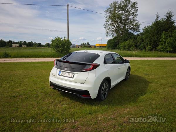 White Honda Civic 2015 in Tartu, with an engine capacity of 1.30 L and mileage of 215 thousand km for 7792 €, photo 3 on AUTOMOTO.COM.LV