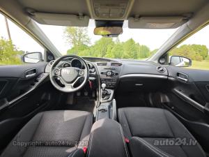 White Honda Civic 2015 in Tartu, with an engine capacity of 1.30 L and mileage of 215 thousand km for 7792 €, photo 6 on AUTOMOTO.COM.LV