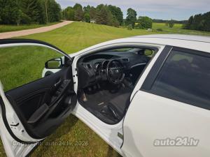 White Honda Civic 2015 in Tartu, with an engine capacity of 1.30 L and mileage of 215 thousand km for 7792 €, photo 7 on AUTOMOTO.COM.LV