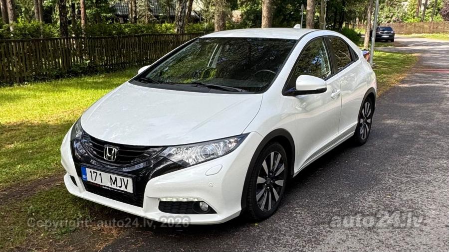 Balts Honda Civic 2015 Tallina, ar dzinēja tilpumu 1.80 L un nobraukumu 136 tūkst. km par 9999 €, foto 1 vietnē AUTOMOTO.COM.LV