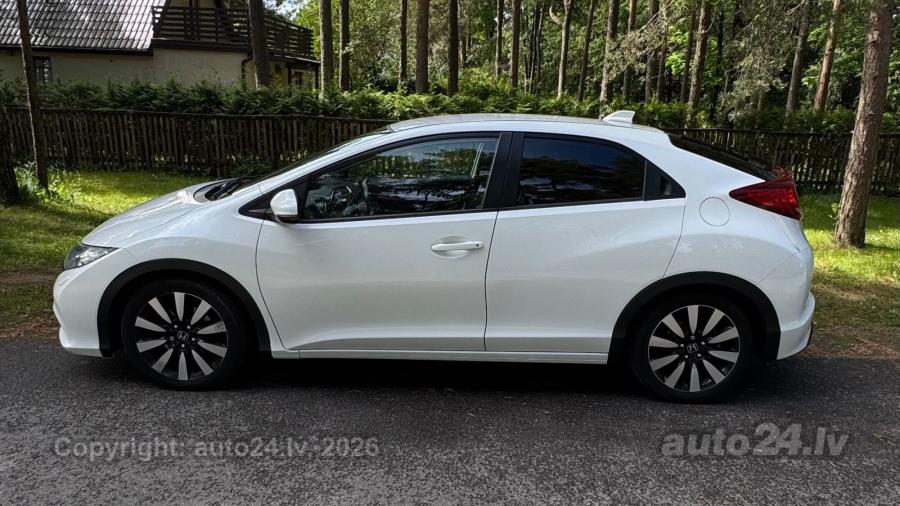 Balts Honda Civic 2015 Tallina, ar dzinēja tilpumu 1.80 L un nobraukumu 136 tūkst. km par 9999 €, foto 3 vietnē AUTOMOTO.COM.LV