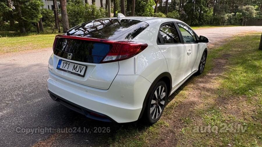 Balts Honda Civic 2015 Tallina, ar dzinēja tilpumu 1.80 L un nobraukumu 136 tūkst. km par 9999 €, foto 6 vietnē AUTOMOTO.COM.LV