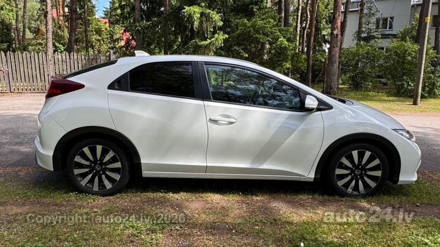 Balts Honda Civic 2015 Tallina, ar dzinēja tilpumu 1.80 L un nobraukumu 136 tūkst. km par 9999 €, foto 7 vietnē AUTOMOTO.COM.LV