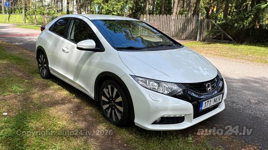 Balts Honda Civic 2015 Tallina, ar dzinēja tilpumu 1.80 L un nobraukumu 136 tūkst. km par 9999 €, foto 8 vietnē AUTOMOTO.COM.LV