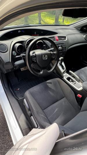 Balts Honda Civic 2015 Tallina, ar dzinēja tilpumu 1.80 L un nobraukumu 136 tūkst. km par 9999 €, foto 11 vietnē AUTOMOTO.COM.LV