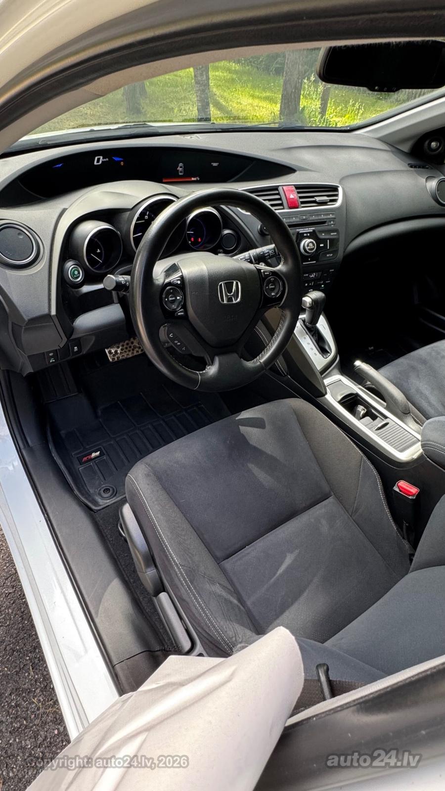 Balts Honda Civic 2015 Tallina, ar dzinēja tilpumu 1.80 L un nobraukumu 136 tūkst. km par 9999 €, foto 11 vietnē AUTOMOTO.COM.LV