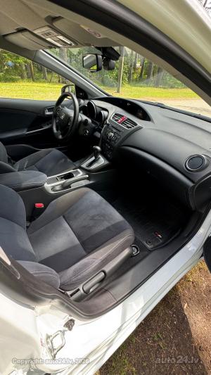 Balts Honda Civic 2015 Tallina, ar dzinēja tilpumu 1.80 L un nobraukumu 136 tūkst. km par 9999 €, foto 14 vietnē AUTOMOTO.COM.LV