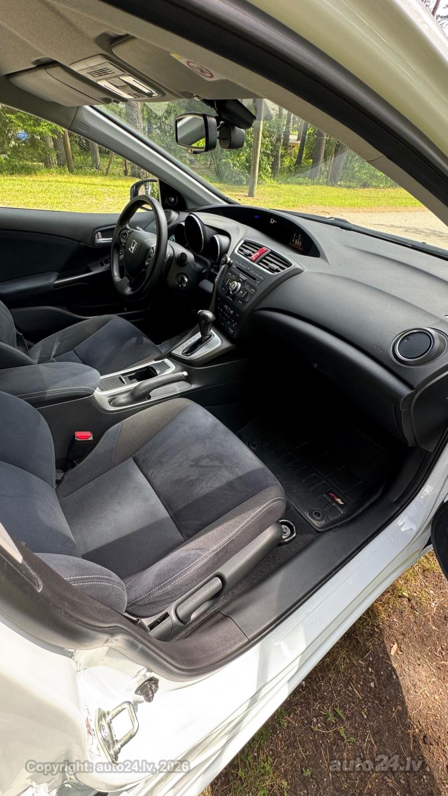 Balts Honda Civic 2015 Tallina, ar dzinēja tilpumu 1.80 L un nobraukumu 136 tūkst. km par 9999 €, foto 14 vietnē AUTOMOTO.COM.LV