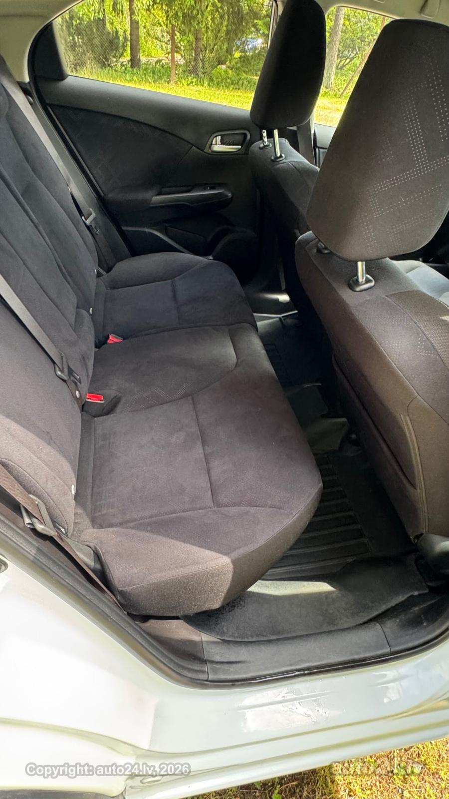 Balts Honda Civic 2015 Tallina, ar dzinēja tilpumu 1.80 L un nobraukumu 136 tūkst. km par 9999 €, foto 16 vietnē AUTOMOTO.COM.LV