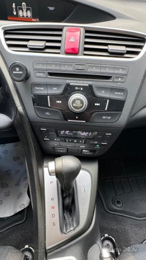Balts Honda Civic 2015 Tallina, ar dzinēja tilpumu 1.80 L un nobraukumu 136 tūkst. km par 9999 €, foto 17 vietnē AUTOMOTO.COM.LV