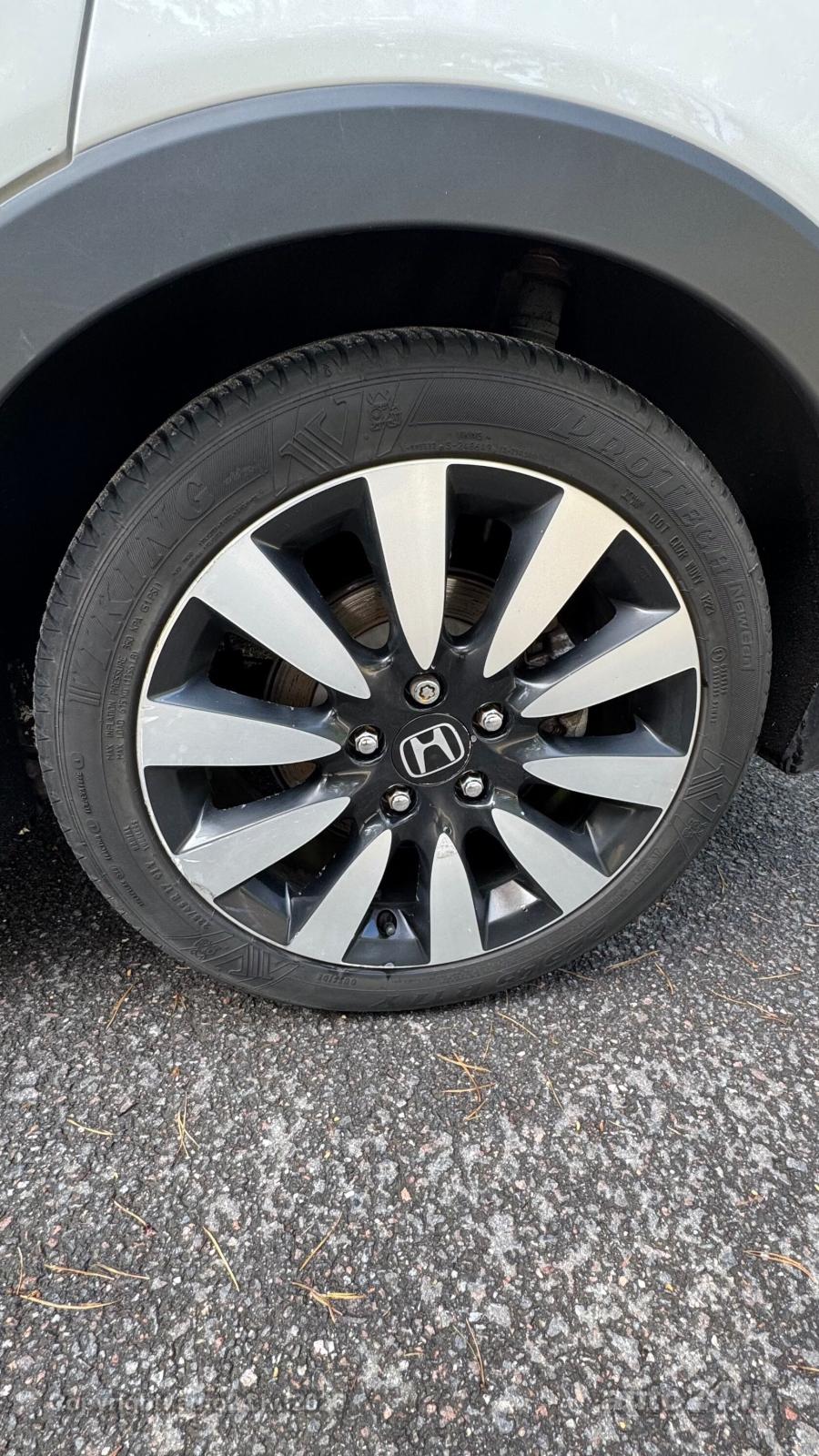 Balts Honda Civic 2015 Tallina, ar dzinēja tilpumu 1.80 L un nobraukumu 136 tūkst. km par 9999 €, foto 24 vietnē AUTOMOTO.COM.LV
