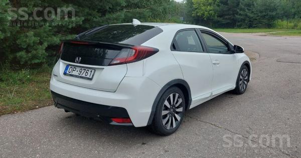 Balts Honda Civic 2015 Rīga, ar dzinēja tilpumu 1.80 L un nobraukumu 91 tūkst. km par 13700 €, foto 1 vietnē AUTOMOTO.COM.LV