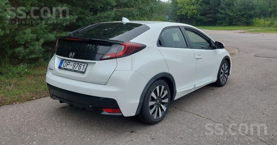 White Honda Civic 2015 in Riga, with an engine capacity of 1.80 L and mileage of 91 thousand km for 13700 €, photo 1 on AUTOMOTO.COM.LV