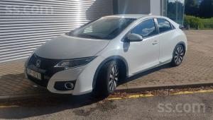 White Honda Civic 2015 in Riga, with an engine capacity of 1.80 L and mileage of 91 thousand km for 13700 €, photo 3 on AUTOMOTO.COM.LV