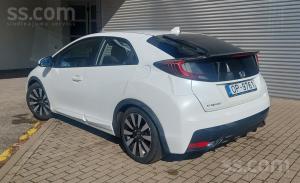 White Honda Civic 2015 in Riga, with an engine capacity of 1.80 L and mileage of 91 thousand km for 13700 €, photo 4 on AUTOMOTO.COM.LV