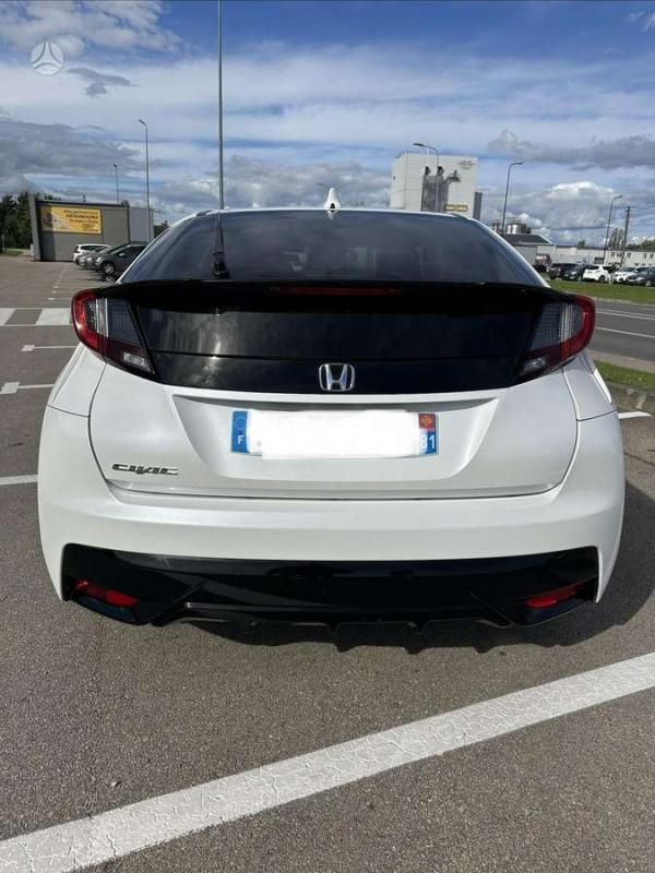 Хонда Цивик 2015 в Таураге на AUTOMOTO.COM.LV Белый Хонда Цивик 2015 в Таураге, объемом двигателя 1.60 л и пробегом 116 тыс. км за 6400 €, фото 8 на AUTOMOTO.COM.LV