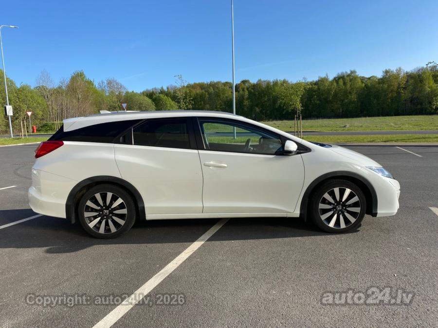 Balts Honda Civic 2016 Tallina, ar dzinēja tilpumu 1.80 L un nobraukumu 178 tūkst. km par 9900 €, foto 9 vietnē AUTOMOTO.COM.LV