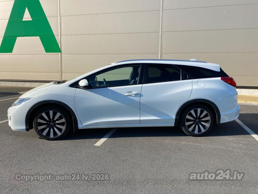Balts Honda Civic 2016 Tallina, ar dzinēja tilpumu 1.80 L un nobraukumu 178 tūkst. km par 9900 €, foto 11 vietnē AUTOMOTO.COM.LV