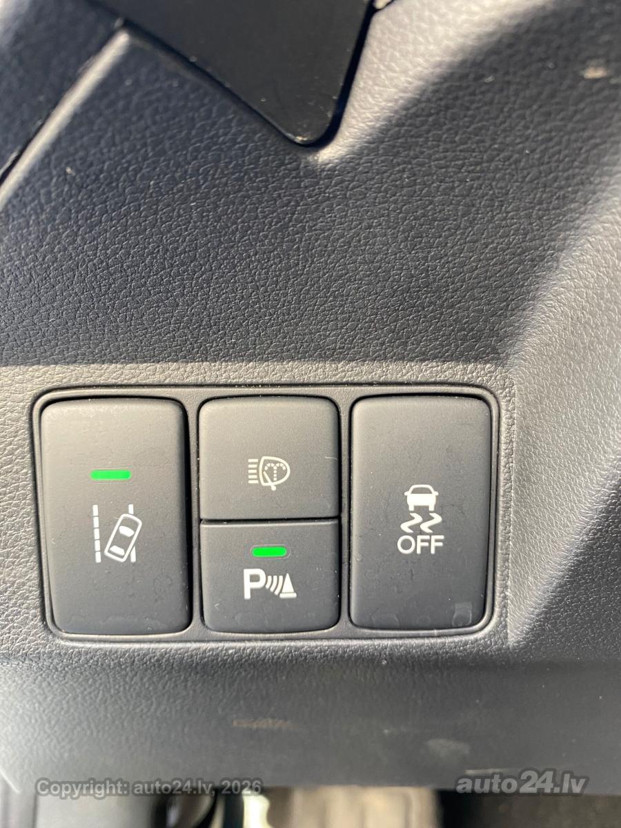 Balts Honda Civic 2016 Tallina, ar dzinēja tilpumu 1.80 L un nobraukumu 178 tūkst. km par 9900 €, foto 17 vietnē AUTOMOTO.COM.LV